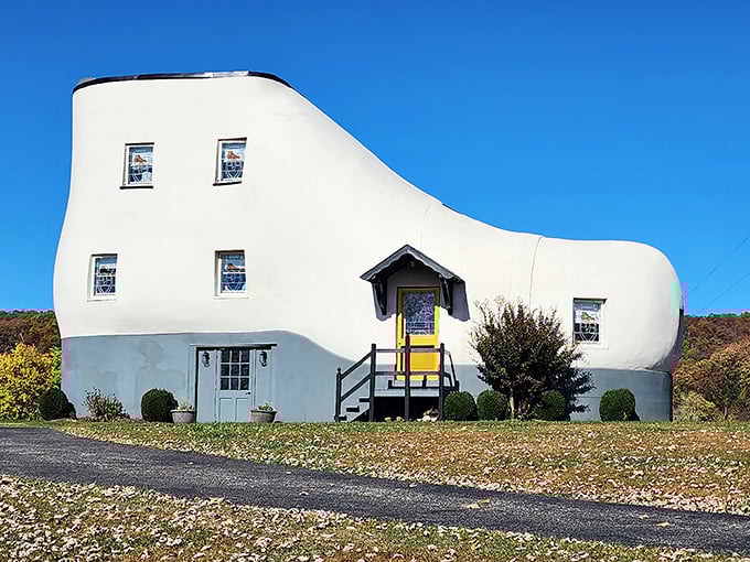 The Haines Shoe House: Just your average suburban home—if your home happens to be a five-story concrete oxford! Pennsylvania's answer to architectural whimsy.