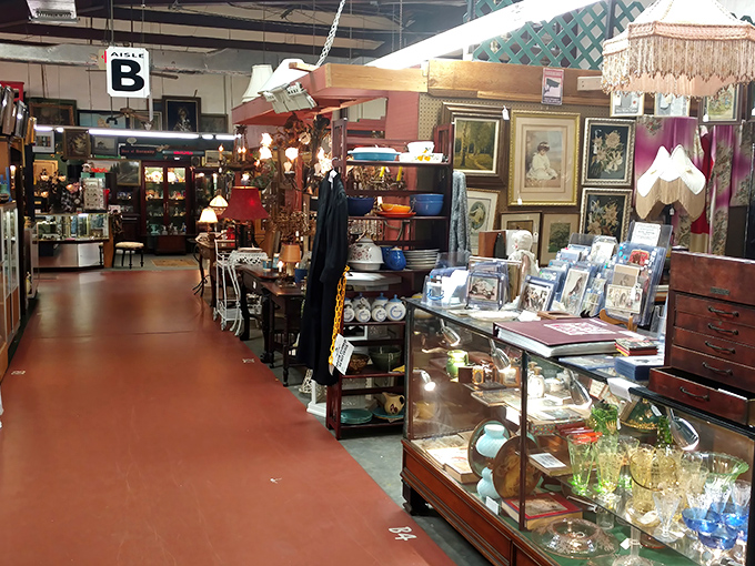 Aisle B or not Aisle B? That's never the question when every corridor promises vintage lamps, framed portraits, and glass cabinets filled with yesterday's treasures.