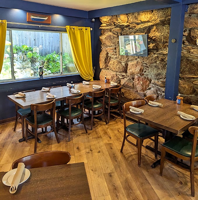 Stone walls and wooden tables create that perfect "maritime cozy" atmosphere. Hemingway would approve of both the decor and the fish tales told here.