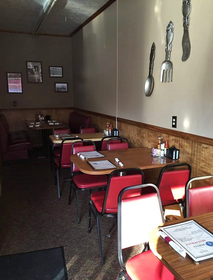 Red vinyl chairs and oversized silverware decor &ndash; not designed by a fancy restaurant consultant, but perfected through decades of "if it ain't broke, don't fix it."