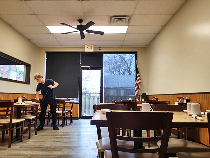 Simple, honest dining spaces where conversations flow as freely as the coffee. No pretension here&mdash;just comfort and the promise of a good meal.