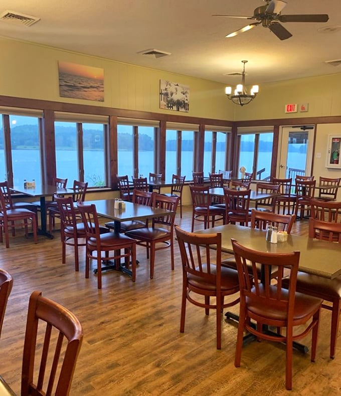 Windows that frame the lake like living paintings, wooden chairs that have hosted countless happy diners. This room doesn't just serve food&mdash;it serves memories.