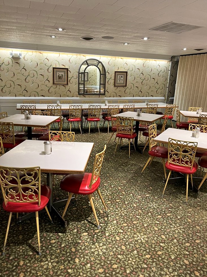 Cozy nautical charm meets small-town comfort in this delightfully unpretentious dining room.