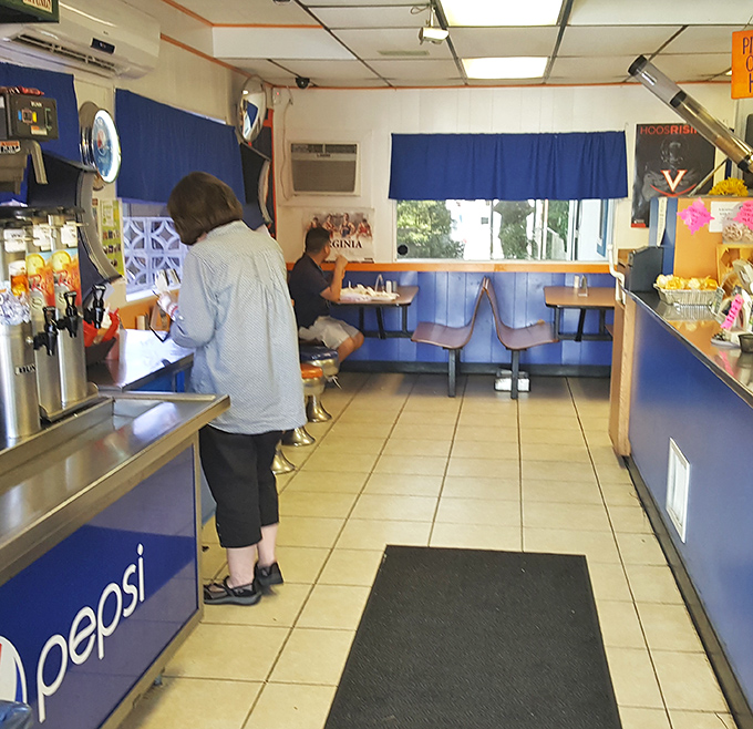 Blue-trimmed simplicity at its finest. This no-frills interior tells you everything&mdash;they're too busy perfecting chicken to worry about fancy decorating.