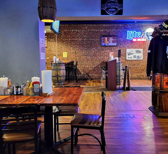 Inside, exposed brick walls and wooden tables create that perfect small-town vibe where conversations flow as freely as the drinks.