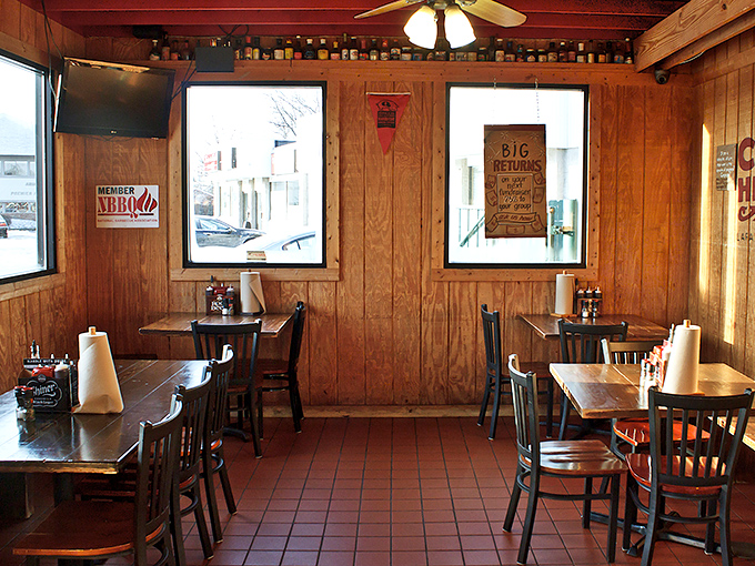 Wooden paneling and simple tables create that perfect "focus-on-the-food" atmosphere. BBQ philosophy 101: great meat needs no distractions.