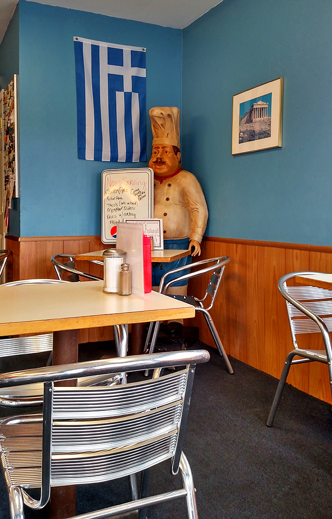 Inside, Greece greets Ohio with bright blue walls, a proud flag, and a chef statue standing guard over your dining experience like a Mediterranean sentinel.