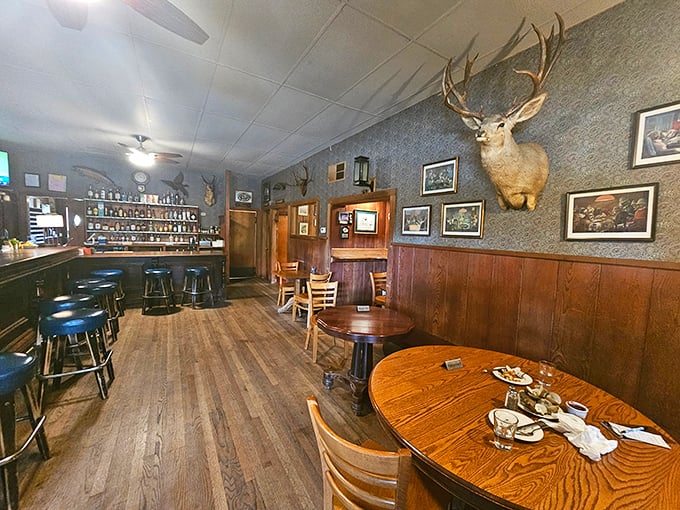 Step inside to find wood-paneled walls, mounted deer heads, and the promise of comfort food that hasn't changed with passing fads or Instagram trends.