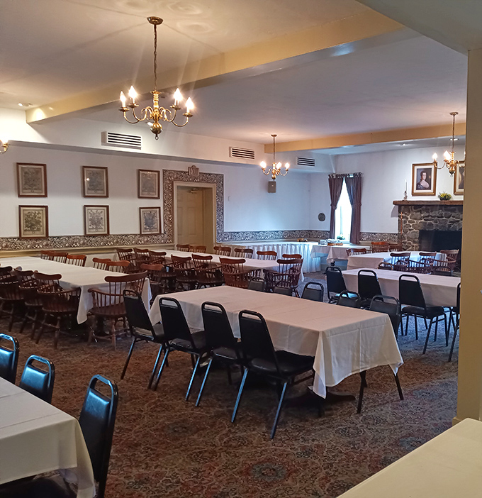 White tablecloths and Windsor chairs await in this dining room where history is served alongside every meal. George Washington would approve of the upgrade to air conditioning.