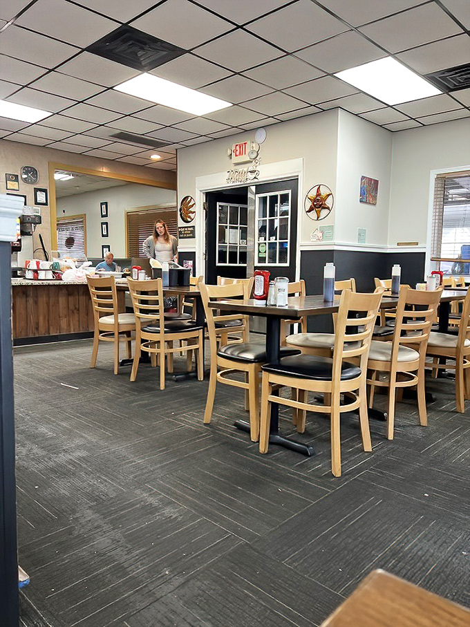 Inside, wooden chairs and simple tables create that perfect diner atmosphere&mdash;where conversations flow as freely as the coffee. Comfort without pretension.
