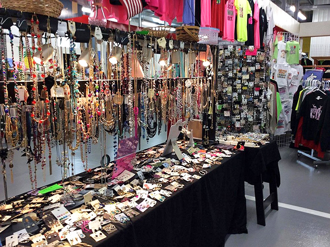 Sparkling vintage jewelry displays that would make your grandmother's collection absolutely green with envy.