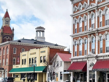 This Scenic Town In Ohio Is So Pretty, It's Practically A Postcard