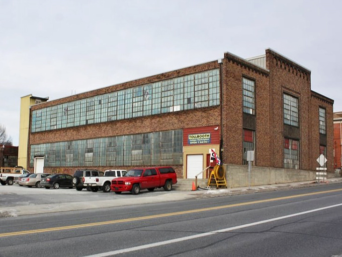 Industrial chic meets historical treasure chest. This former factory building now houses memories instead of manufacturing.