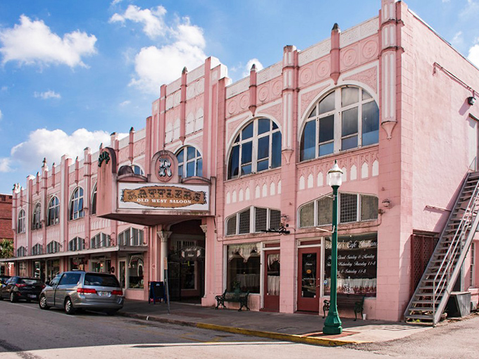The Rattlers Old West Saloon's flamingo-pink Art Deco fa&ccedil;ade might be the most Florida way to house an Old West-themed establishment ever conceived.