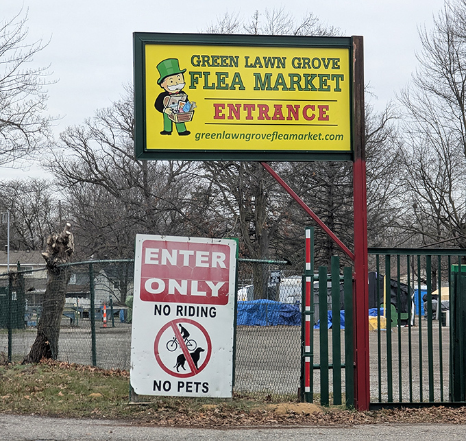 The cheerful yellow sign stands guard like a beacon to bargain seekers&mdash;complete with the universal flea market rule: leave Fido at home.