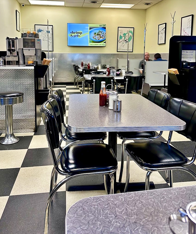 Classic black and white checkered floors, chrome-trimmed tables, and that unmistakable diner vibe&mdash;Kelly O's interior is a time machine to comfort food paradise.