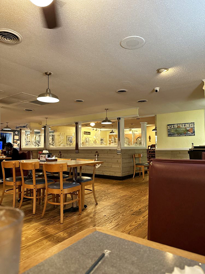 Inside, warm wood tones and nautical-themed decor create the perfect backdrop for seafood feasts. Like a maritime living room where calories don't count.