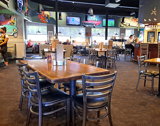 Inside, nautical charm meets casual comfort. The vintage-inspired d&eacute;cor and spacious seating create the perfect backdrop for seafood indulgence without pretension. 