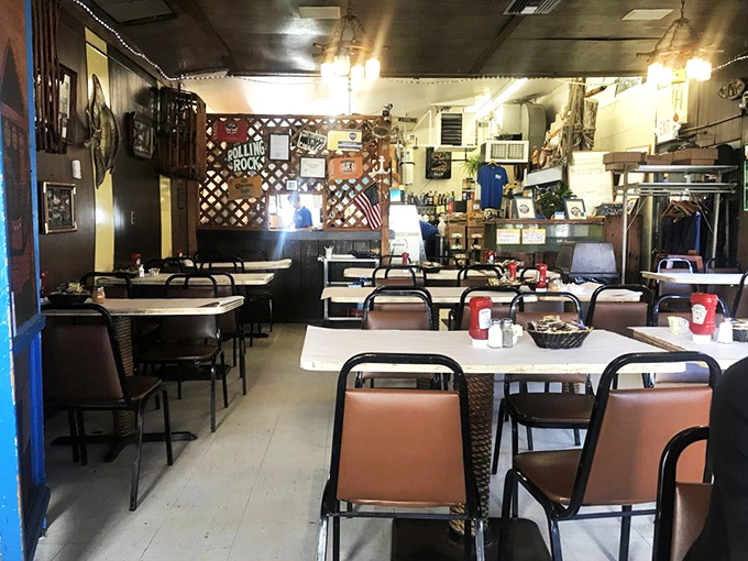 No-frills dining room where the focus is squarely on the food. Those wood-paneled walls have witnessed countless "first bite" moments of pure joy.