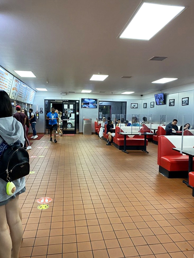Red booths and fluorescent lights create the perfect no-nonsense atmosphere where flavor takes center stage.