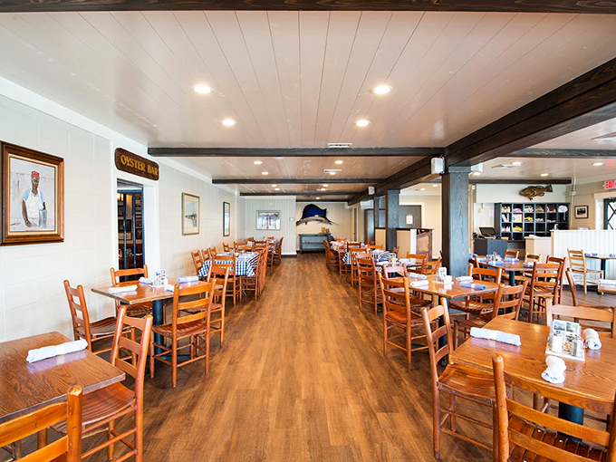 Simple wooden tables and nautical touches create an atmosphere where the seafood, not the d&eacute;cor, rightfully takes center stage.