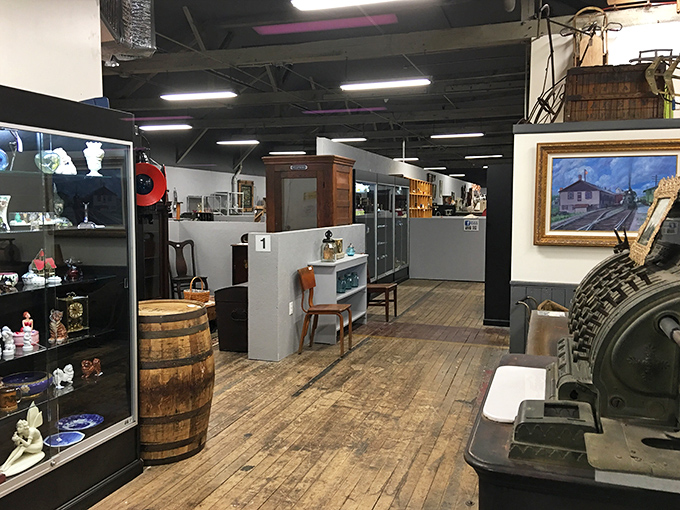 Inside, wooden floors and bright red cushions create that "where everybody knows your name" vibe. No pretension here&mdash;just honest comfort and the promise of breakfast bliss.