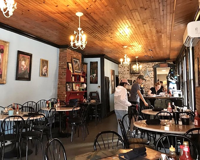 Wooden ceilings, exposed brick, and chandeliers create that rare alchemy: a space that's both rustic and elegant, like breakfast's very own jazz lounge.