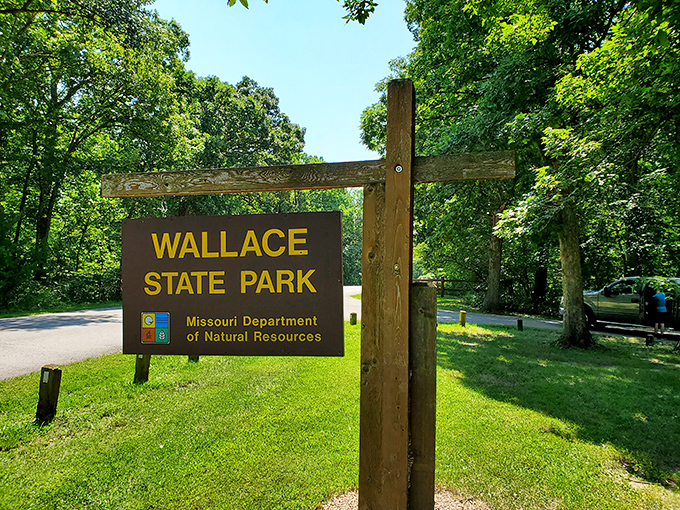 The welcoming committee at Wallace State Park doesn't overdo it with small talk. Just the essentials and a warm "come on in."
