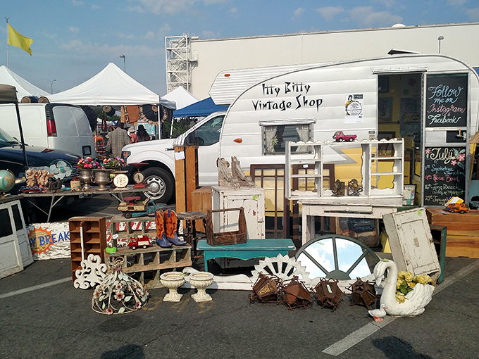 The Itty Bitty Vintage Shop trailer proves good things come in small packages, especially vintage ones. 
