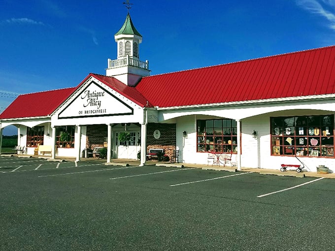 That red roof and charming cupola aren't just for show&mdash;they're Antique Alley's way of saying "treasures inside!"