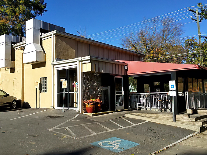 Bad Daddy's exterior has that "come as you are" vibe. The covered patio practically begs you to settle in for burger bliss.
