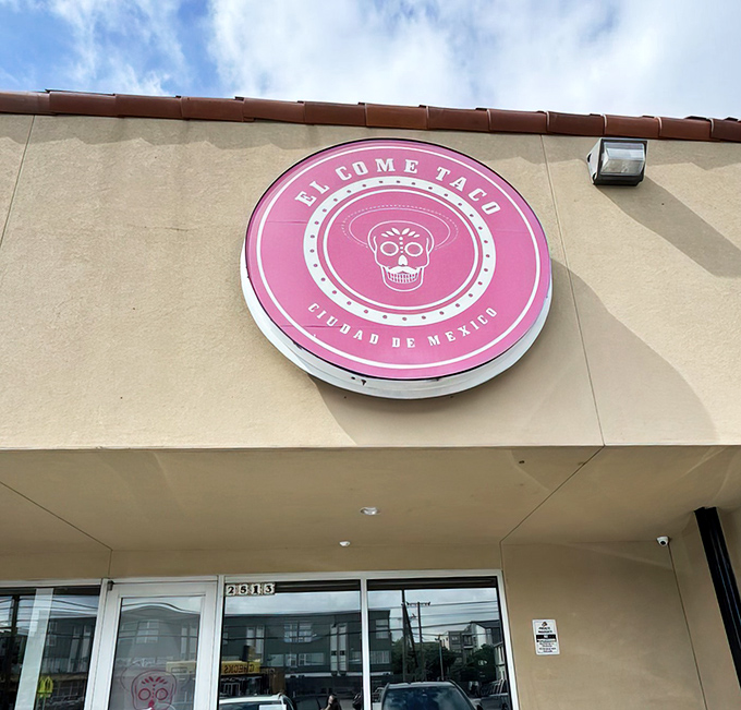 That pink skull sign isn't just eye-catching—it's a beacon for taco aficionados. El Come Taco brings Mexico City street cred to Dallas.