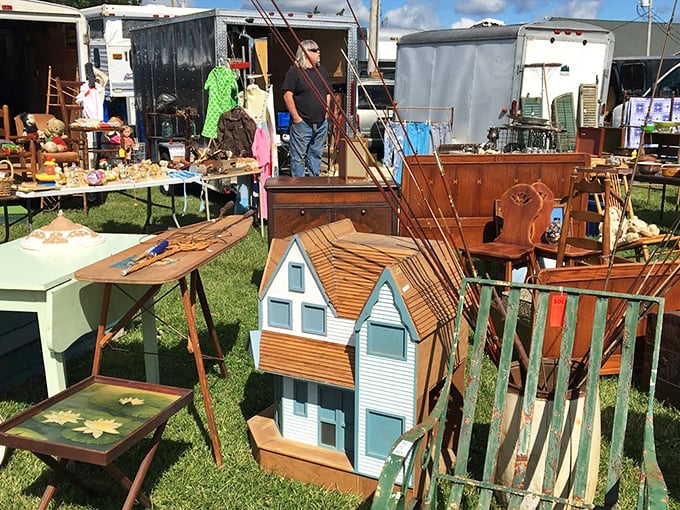 Outdoor antiquing at its finest! This dollhouse might be small, but the memories it could create are anything but.