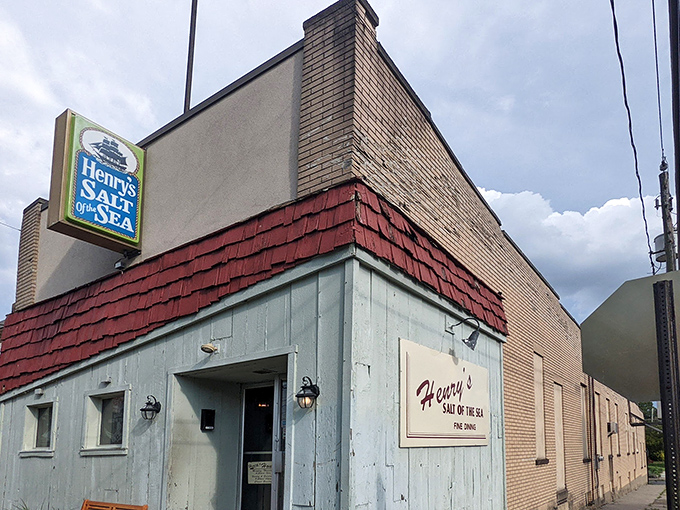 Henry's modest exterior whispers "come in" while the seafood inside shouts "you'll be back!"