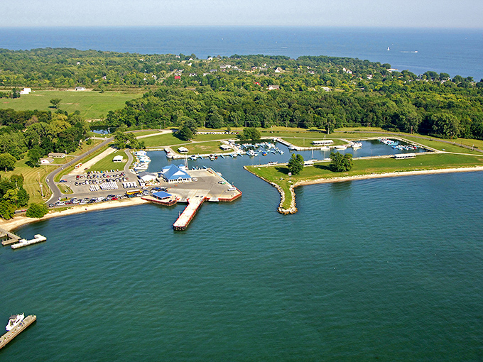 Nature's perfect marina &ndash; Kelleys Island harbor welcomes boaters with open arms and crystal-clear waters.