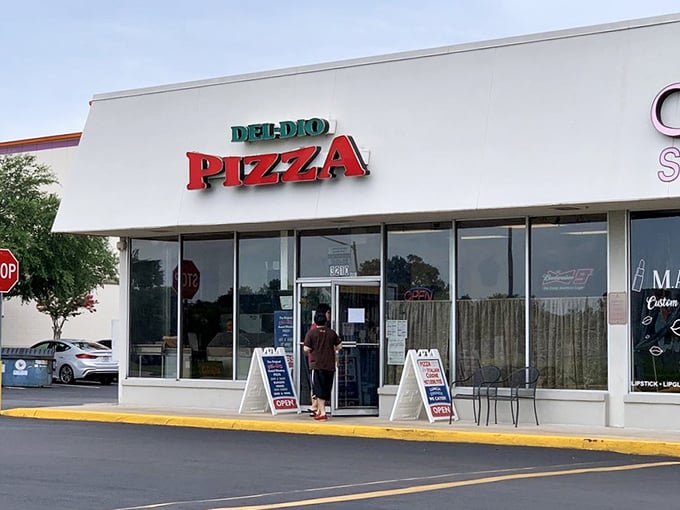 Del-Dio Pizza keeps it simple on the outside, spectacular on the inside. This Orlando strip mall gem proves great pizza doesn't need fancy packaging.