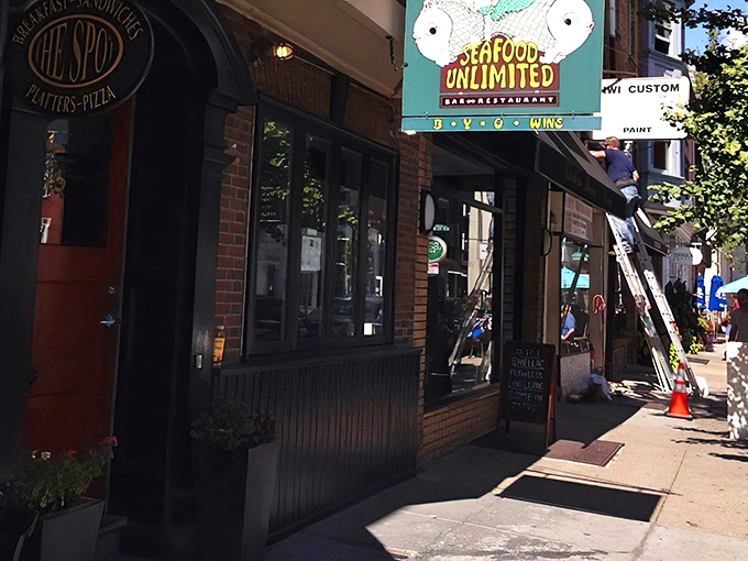 Seafood Unlimited's charming storefront looks like the opening scene of your next favorite meal. Those cartoon fish know what's coming!