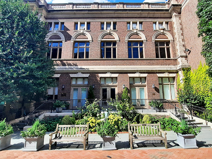 The M&uuml;tter Museum's stately brick exterior hides medical wonders within. Like a Victorian doctor's Pinterest board come to life!
