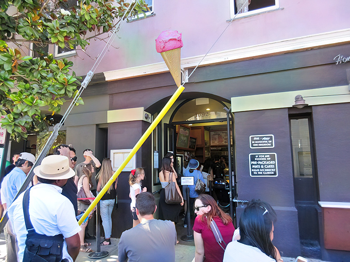 The ice cream cone mural practically winks at you. "Yes, this place is worth the wait."