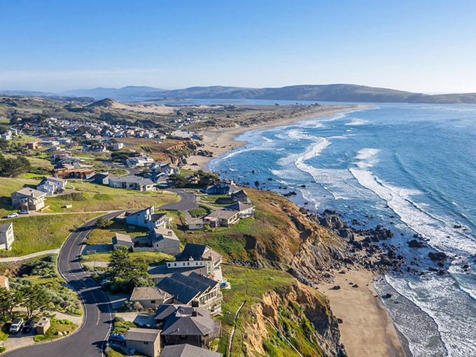 The waves at Cayucos don't just break—they perform, putting on a daily show for beachgoers lucky enough to witness nature's theater.