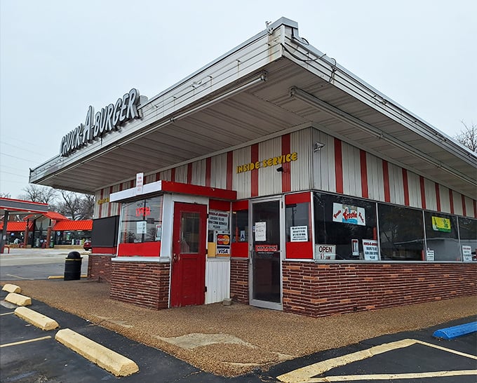 This classic spot hasn&rsquo;t changed its winning formula in decades&mdash;why mess with burger perfection?