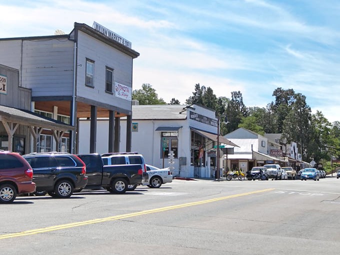 This is what happens when gold miners leave and pie makers move in - pure magic.