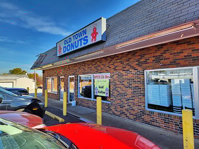 Brick, neon, and donuts around the clock. This Florissant landmark proves the best things in life don't need closing times.
