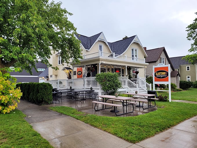 White picket fence, American flag, and burgers that'll make you pledge allegiance to your appetite. Slabtown's porch welcomes hungry travelers.