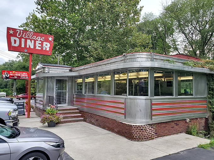 Red stripes and stainless steel&mdash;this isn't just a diner, it's a time machine with pancakes. The 1950s never tasted so good!