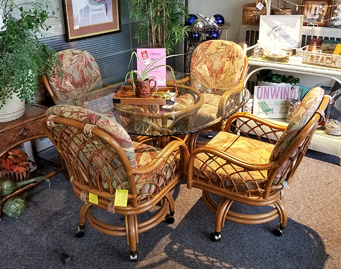 Rattan dining perfection with tropical flair! This set whispers stories of leisurely brunches and cocktail hours gone by.