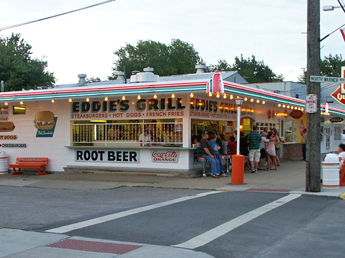 Eddie's Grill hasn't changed its recipe for summer happiness since your first crush&mdash;root beer in frosty mugs and the symphony of sizzling burgers.