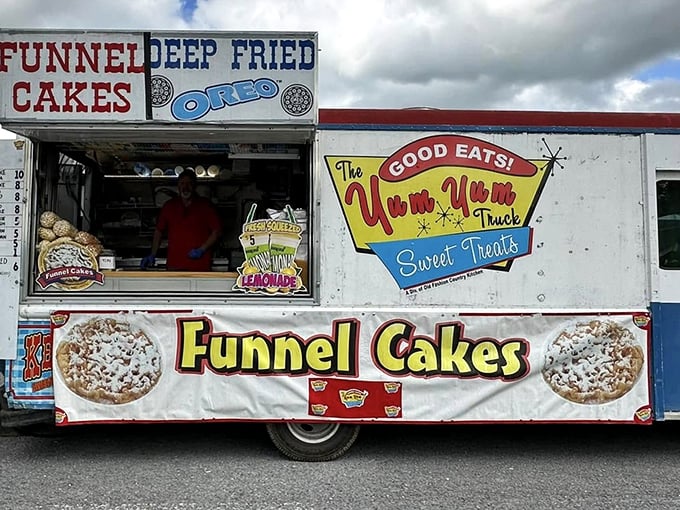 The universal language of fried dough! This "Yum Yum" food truck understands that shopping prowess requires proper fueling with deep-fried Oreos.
