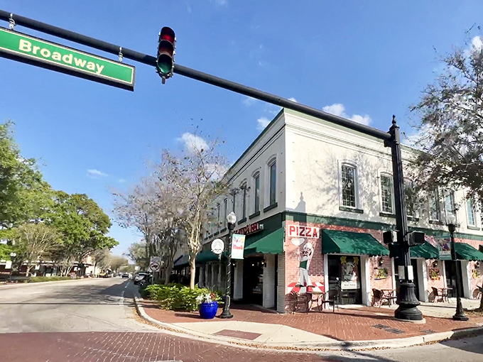 Pizza with a side of history! This corner establishment on Broadway offers a perfect spot to refuel while exploring Bartow's walkable downtown district.