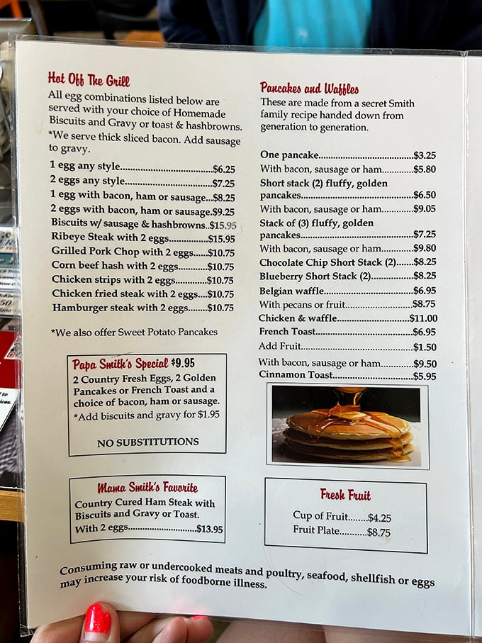 The menu reads like a love letter to breakfast classics. That "secret Smith family recipe" isn't marketing &ndash; it's culinary heritage.